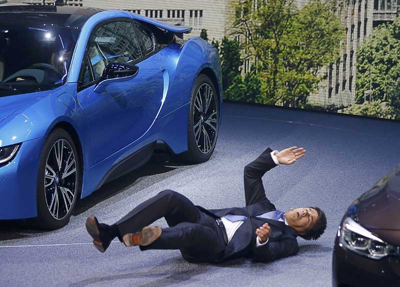 BMW CEO faints at the Frankfurt auto show: Watch Harald Krueger take a ...