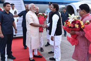 PM Narendra Modi celebrates Dussehra in Lucknow, shares how Ramayana ...
