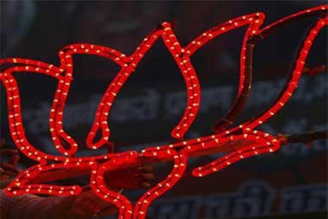 Independent MLA Balbir Singh Verma snaps ties with Congress, merges his ...