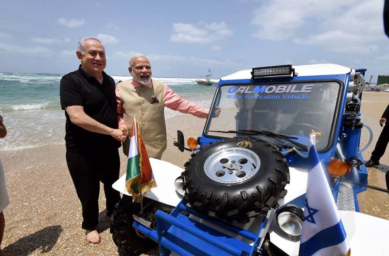 Gal-Mobile: Netanyahu shows off to Modi, future jeep that can make ...