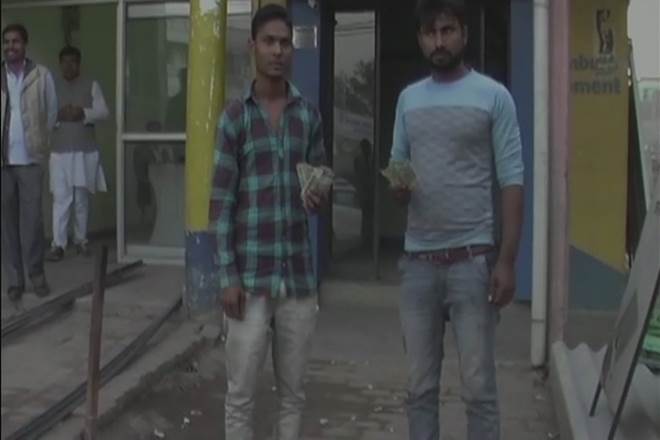 Greater Noida ATM dispenses fake Rs 500 currency notes, shock users ...