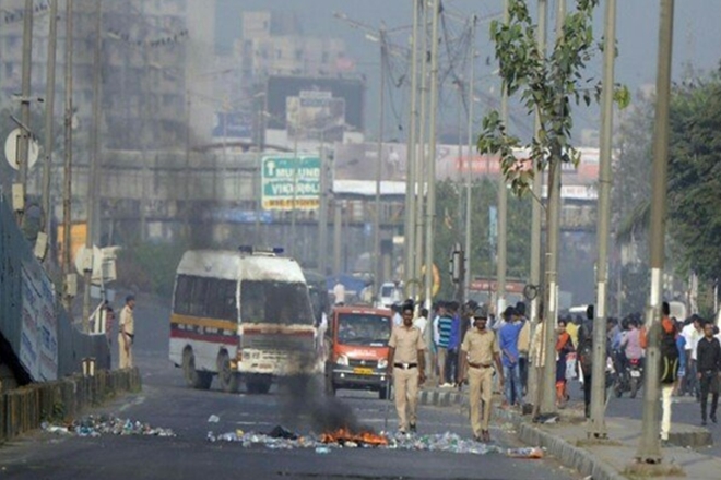 Maharashtra bandh turns violent; rail, road traffic hit - India News ...