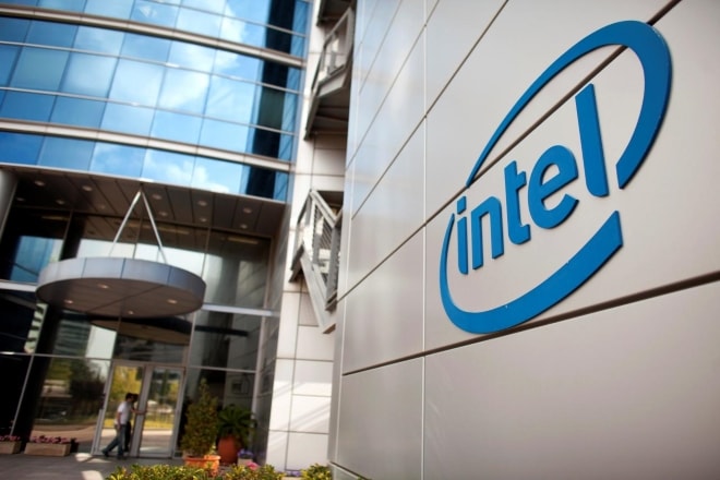 Intel is reportedly bidding for Broadcom that is planning to buy ...