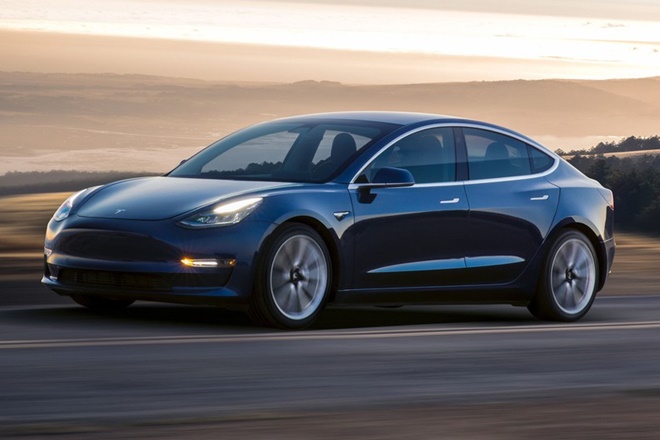 Elon Musk back to sleeping at factory amid Tesla Model 3 production ...