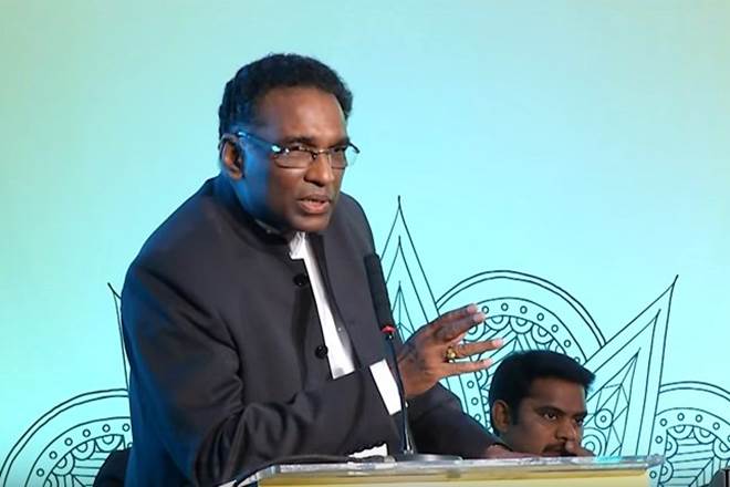 Justice Chelameswar shares dias with CJI Dipak Misra on his last ...