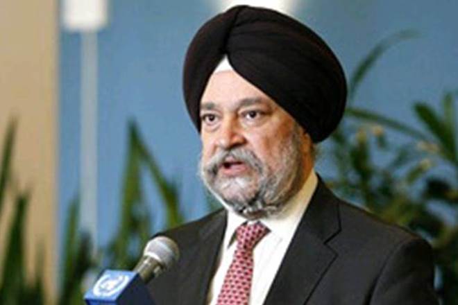 Union Minister Hardeep Singh Puri hands over 210 flats to allottees in ...