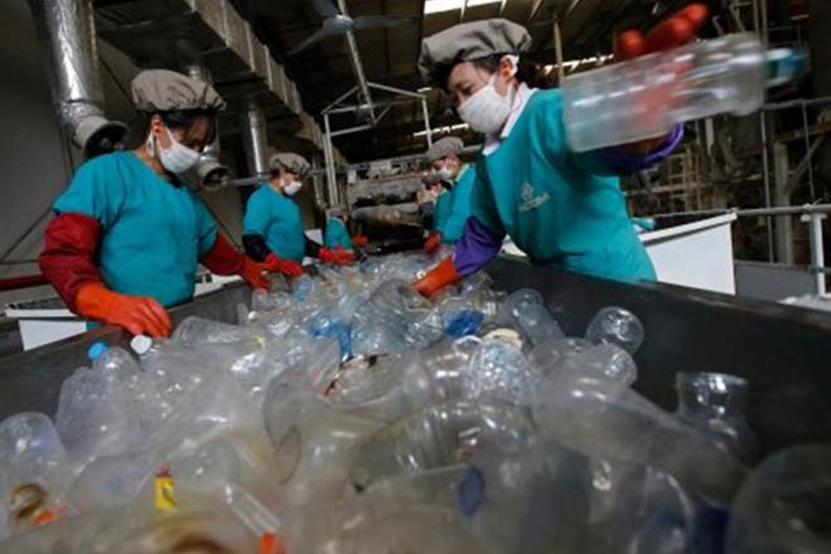 Ultralight ‘supermaterial’ made using plastic bottle waste - Science ...