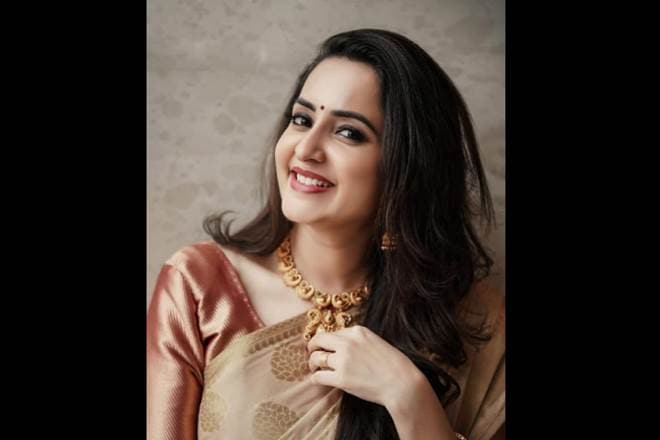 Bhamaa’s latest photo shoot goes viral, see stunning pics ...