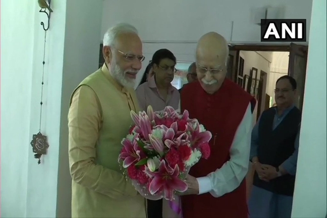 On LK Advani’s birthday, PM Modi showers praise on veteran leader, says ...