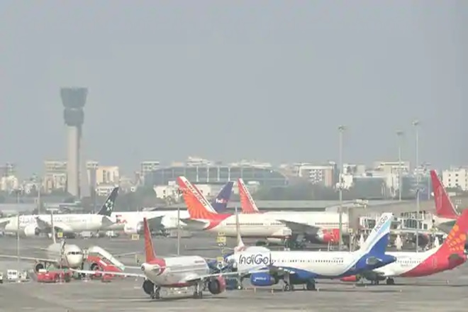 IndiGo vs GoAir vs Air Asia vs Vistara vs Spicejet: Airlines engage in ...