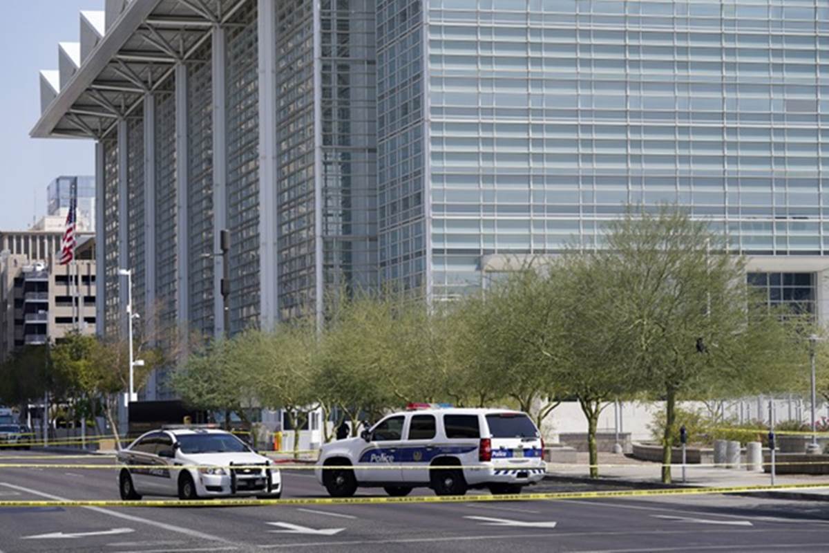 Shooting outside US court in Phoenix wounds federal officer - World ...
