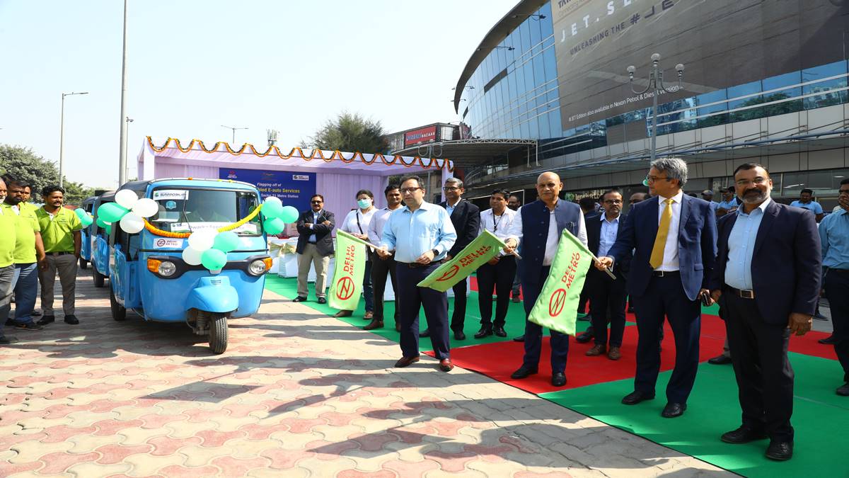 DMRC, Sun Mobility flag off electric 3Ws with swappable batteries in ...