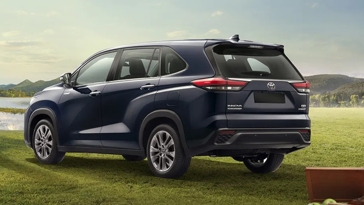 Toyota Innova HyCross colour variants image gallery: Seven colours to ...