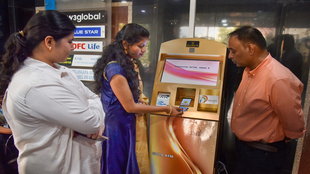 Hide your pin number: India ATM now dispenses gold coins - Banking ...
