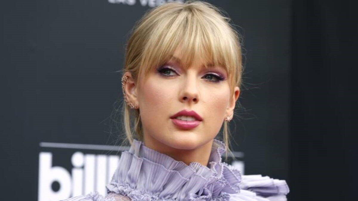 Taylor Swift to make feature directorial debut with Searchlight ...