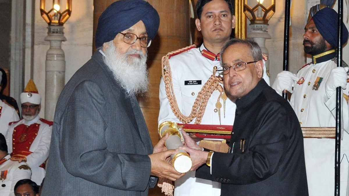 When Parkash Singh Badal returned the Padma Vibhushan in protest ...