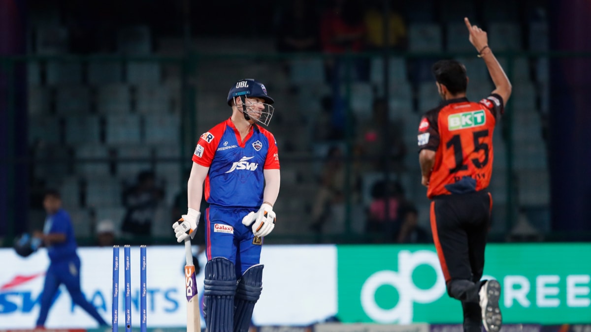 Sunrisers Hyderabad keep playoff hopes alive, beat Delhi Capitals by 9 ...