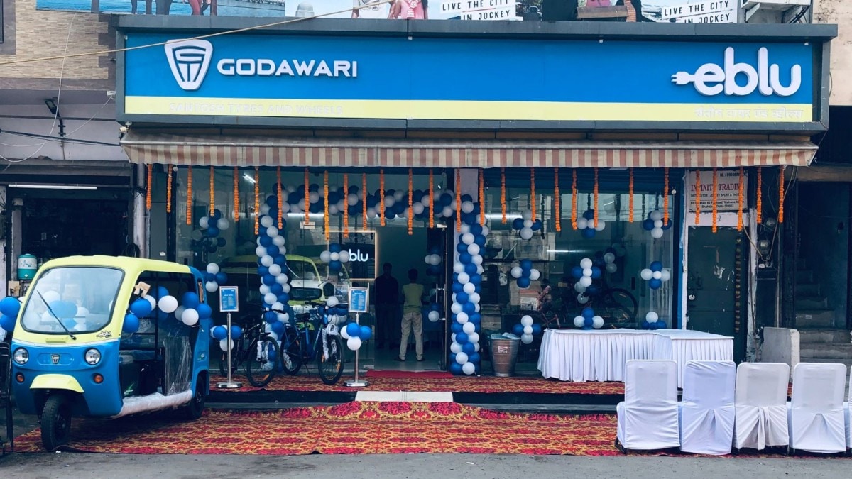 Godawari Electric Motors inaugurates its first showroom in New Delhi ...