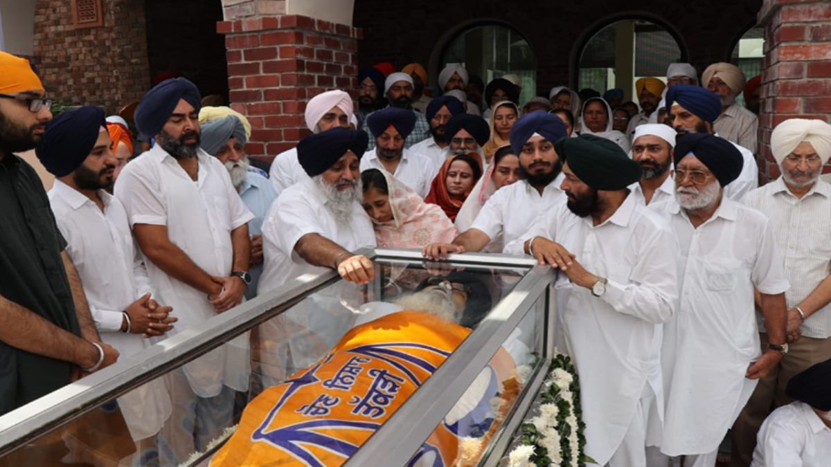 Akali Dal stalwart Parkash Singh Badal cremated at ancestral village in ...