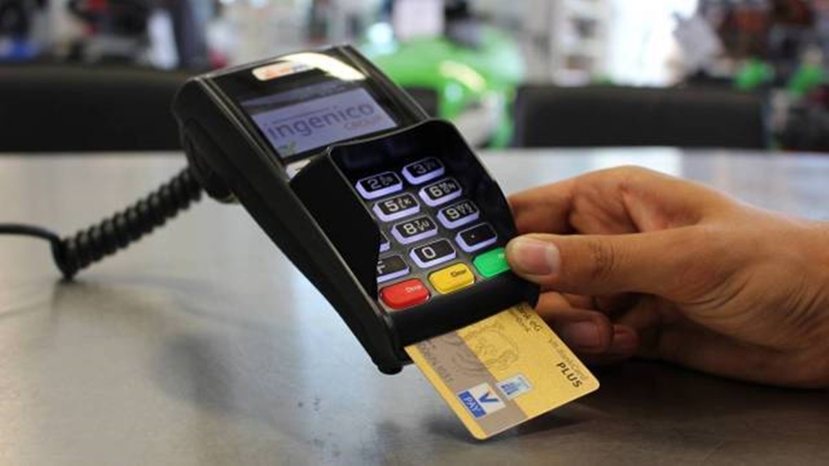 Credit card issuers see decline in revolvers - Banking & Finance News ...