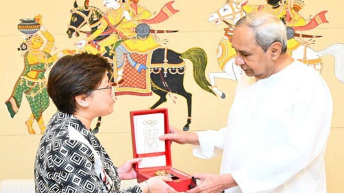 Odisha CM meets OFCH director on Olympic Value Education Program ...