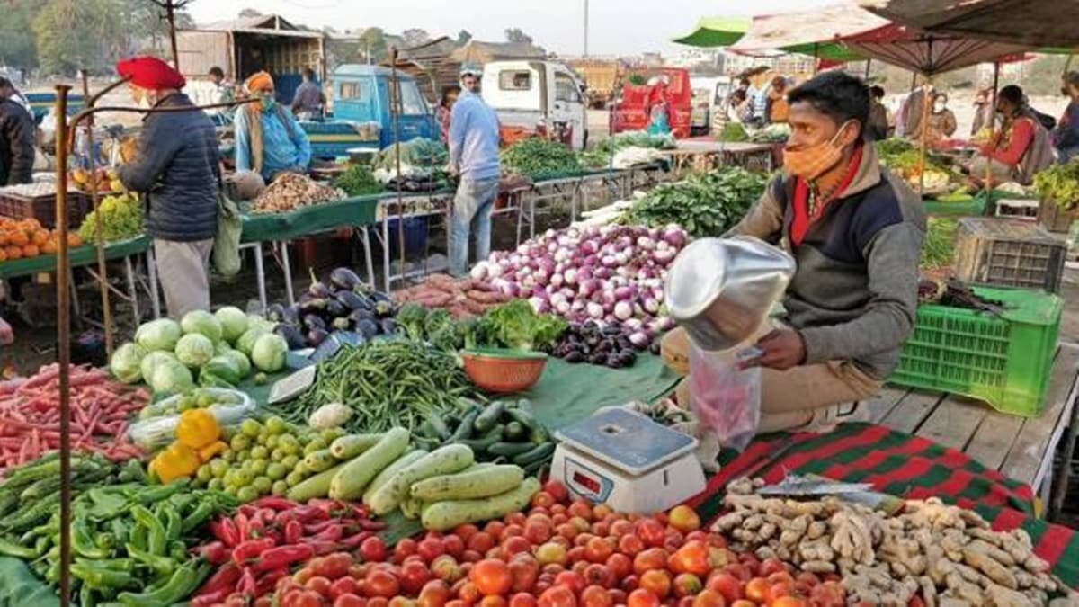 May CPI inflation dips to 4.25% on favourable base effect, fall in food ...