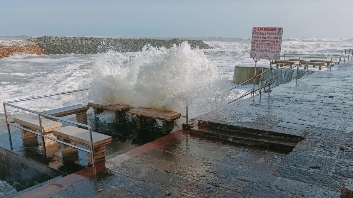 Cyclone Biparjoy weakens into very severe cyclonic storm, to make ...