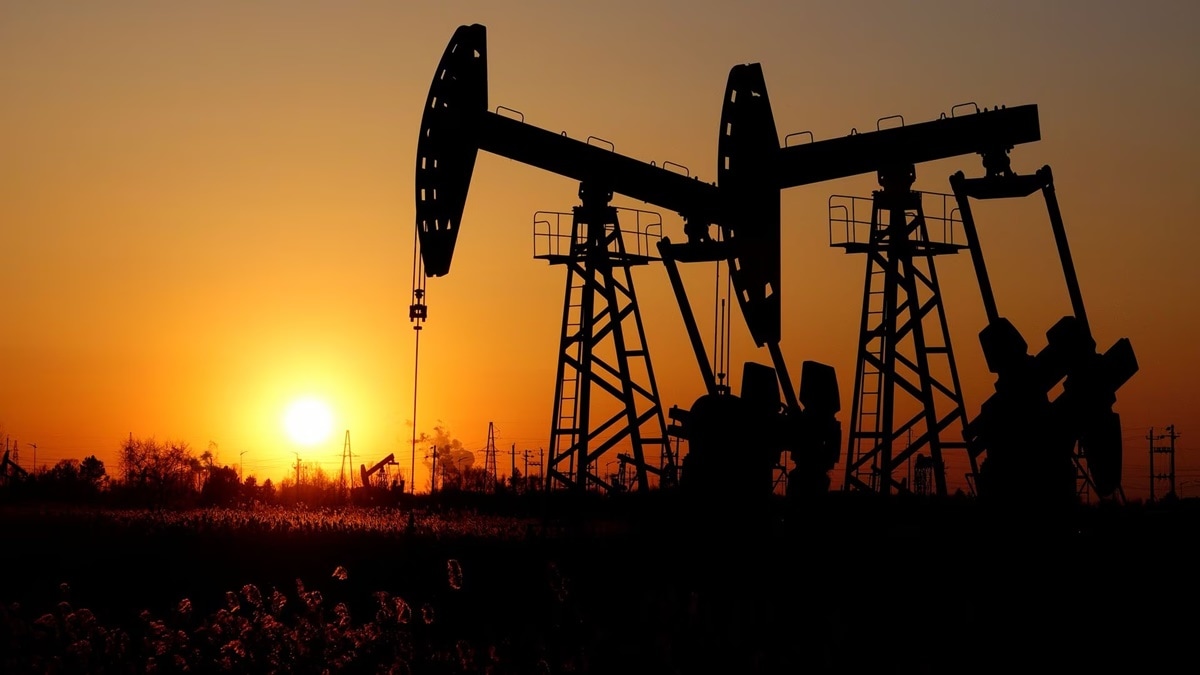 Oil eases on uncertain demand, market eyes US inventory data ...