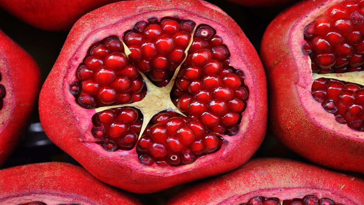 When is the right time to eat pomegranate? Know all about its benefits ...