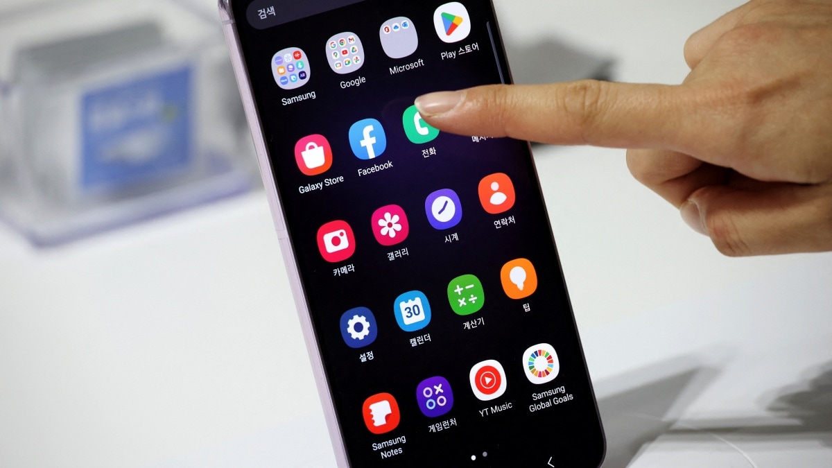 Samsung now allows Galaxy phone users to access Aadhaar card, driving ...