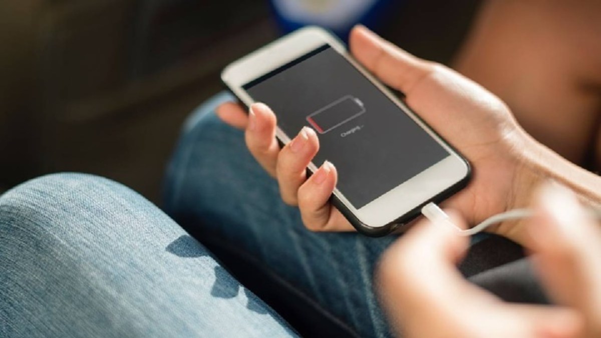 Mobile phone explodes while charging in Nashik, shatters windows and ...