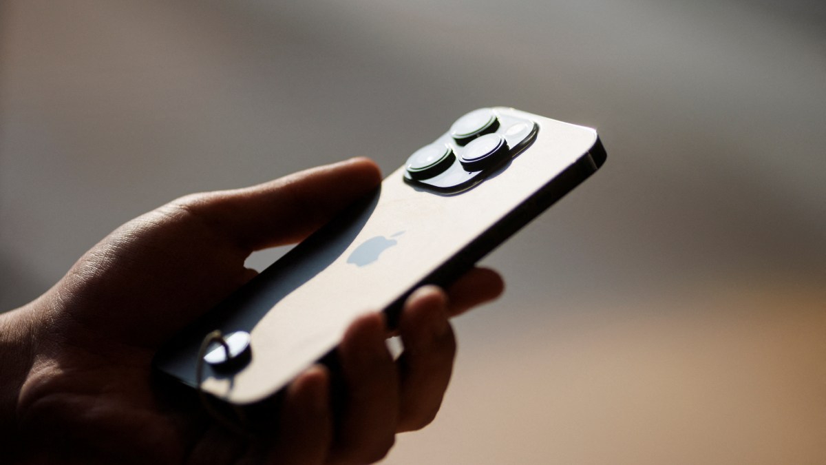 Over 1.5 million iPhones sold in first week of festive season ...