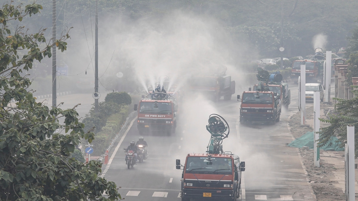 Delhi Govt says no ban on BSIV diesel buses as of now - Express ...