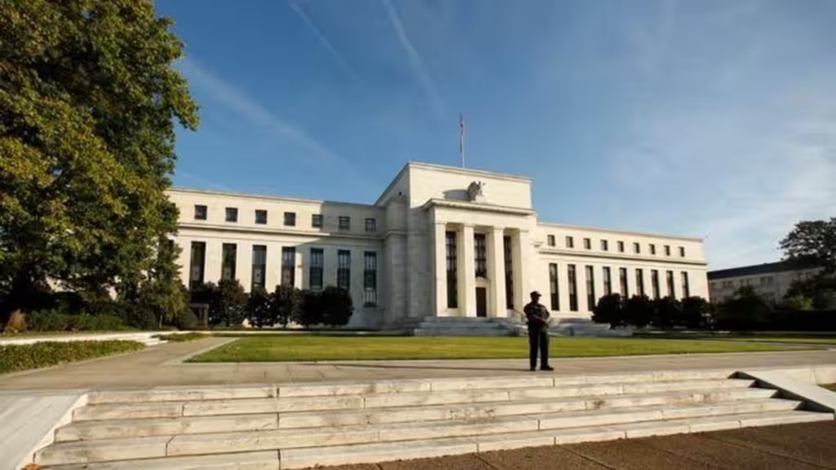 Federal Reserve's favoured inflation gauge tumbles in November as price ...