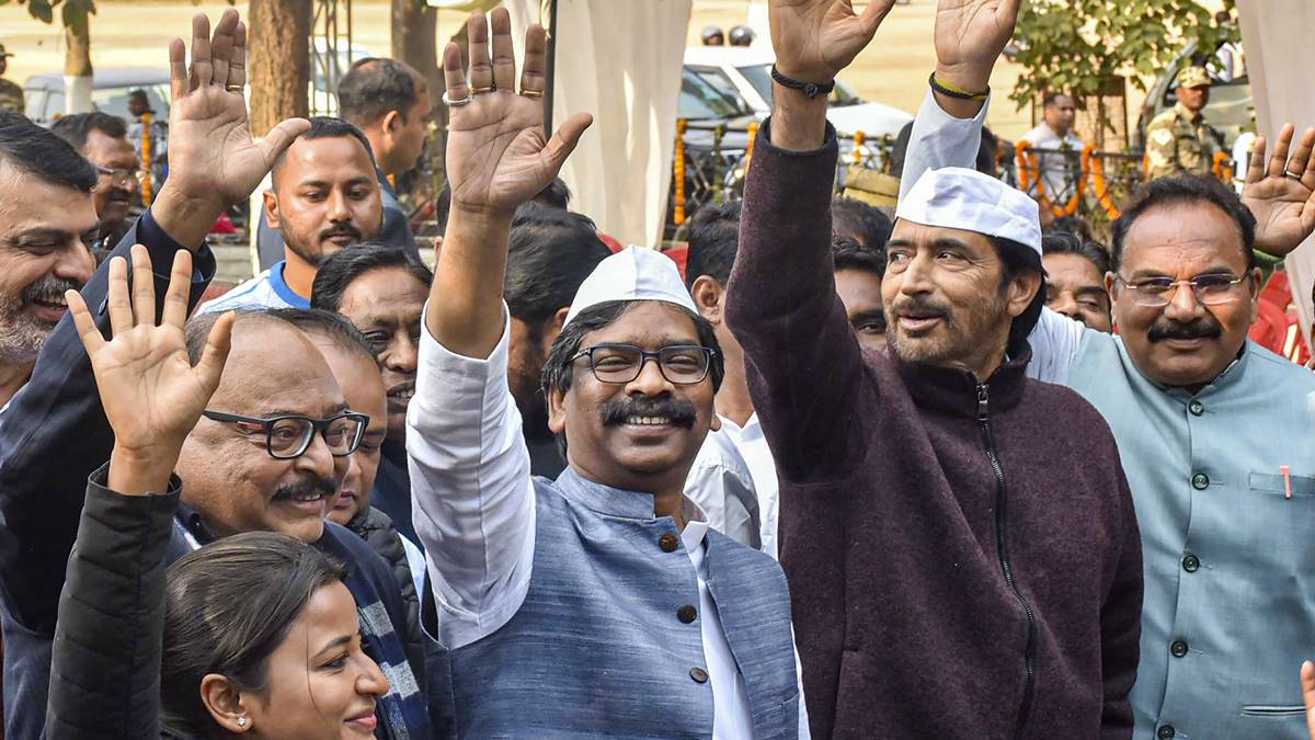 Jharkhand News HIGHLIGHTS: Hemant Soren taken into ED custody, resigns as Chief Minister - India ...