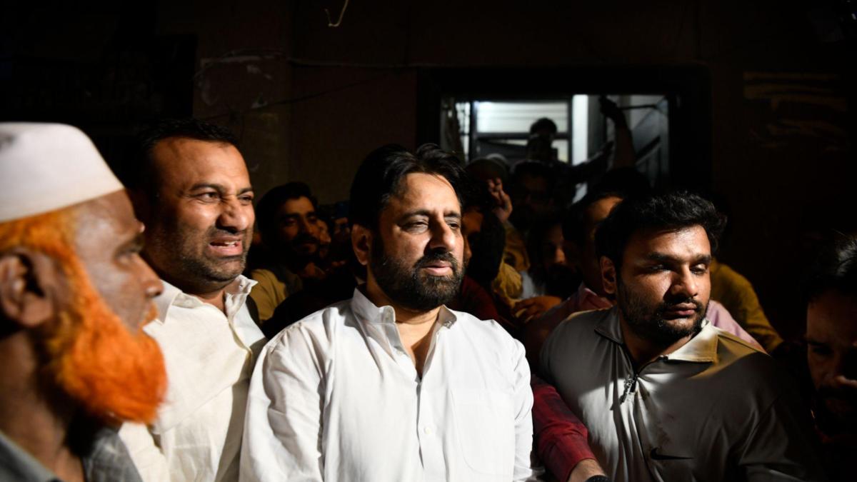 ED arrests AAP MLA Amanatullah Khan in Delhi Waqf Board money laundering case - India News | The ...