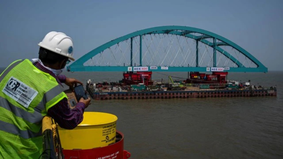 India's longest arch bridge takes shape! Steel girders for arch bridge ...