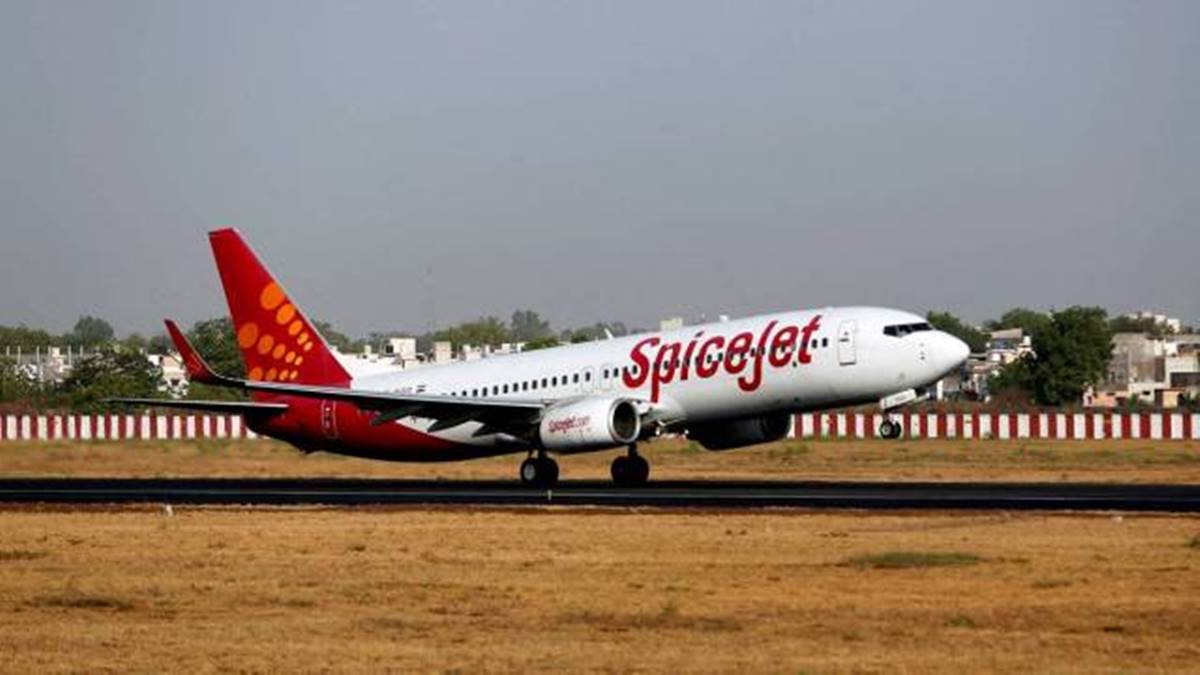 SpiceJet acquires Q400 aircrafts! Airline saves Rs 1252 crore via ...