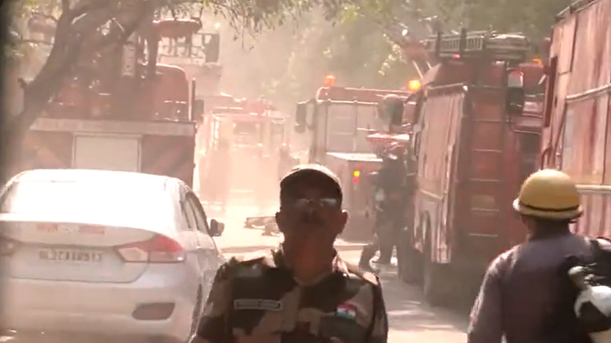 Delhi: Fire breaks out at CR building in ITO, 21 fire tenders on the ...