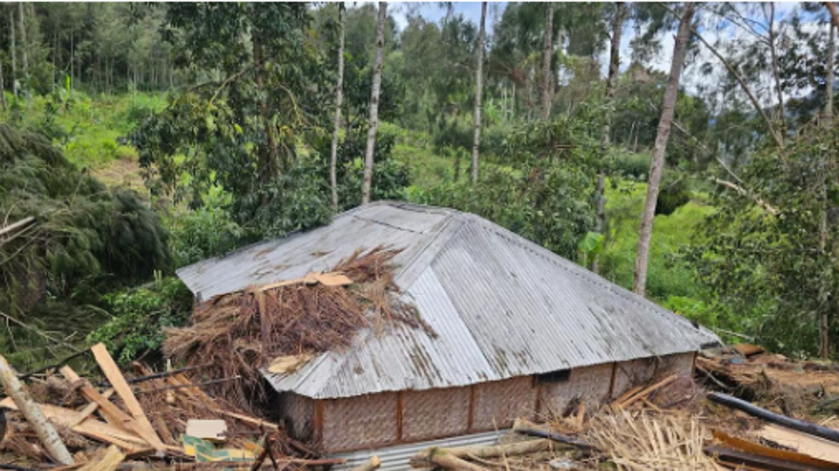 Over 2,000 people feared buried under landslide debris in Papua New Guinea; rescue efforts face ...