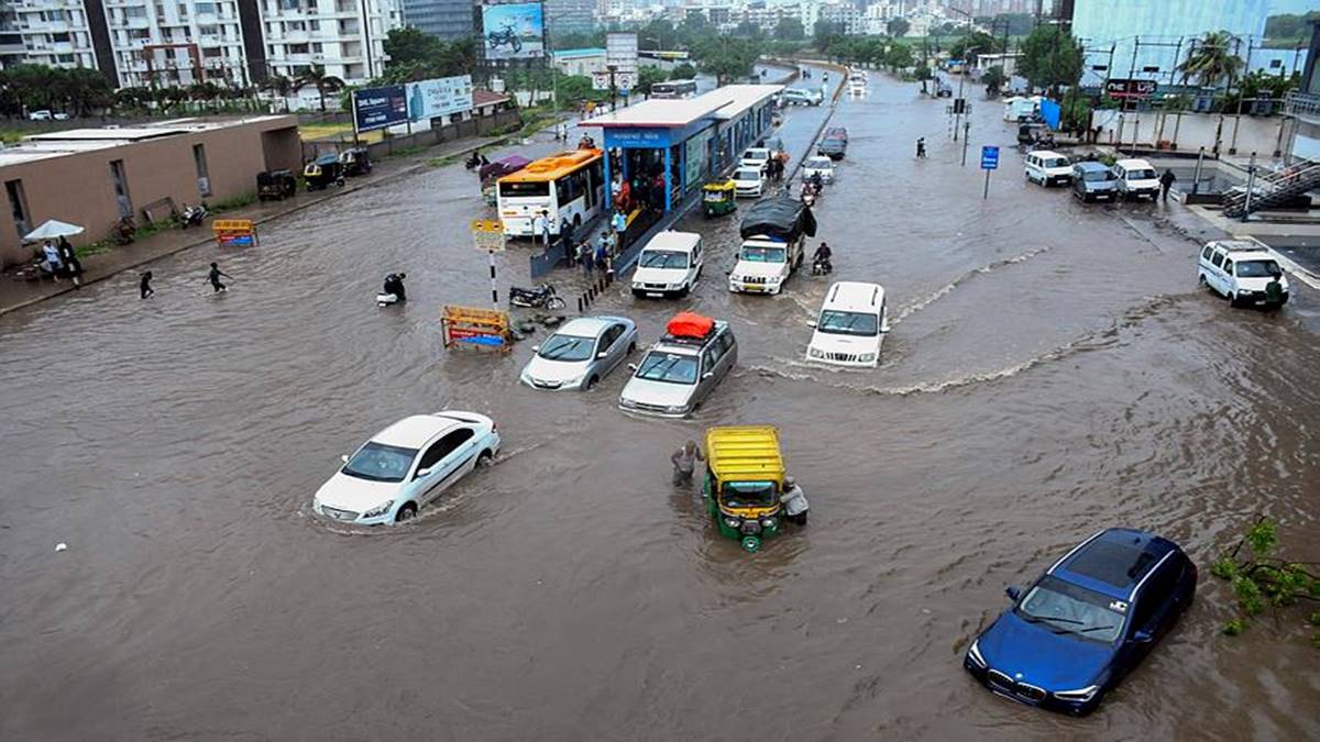 Gujarat: Heavy rains cause flood-like situation in Vadodara ...