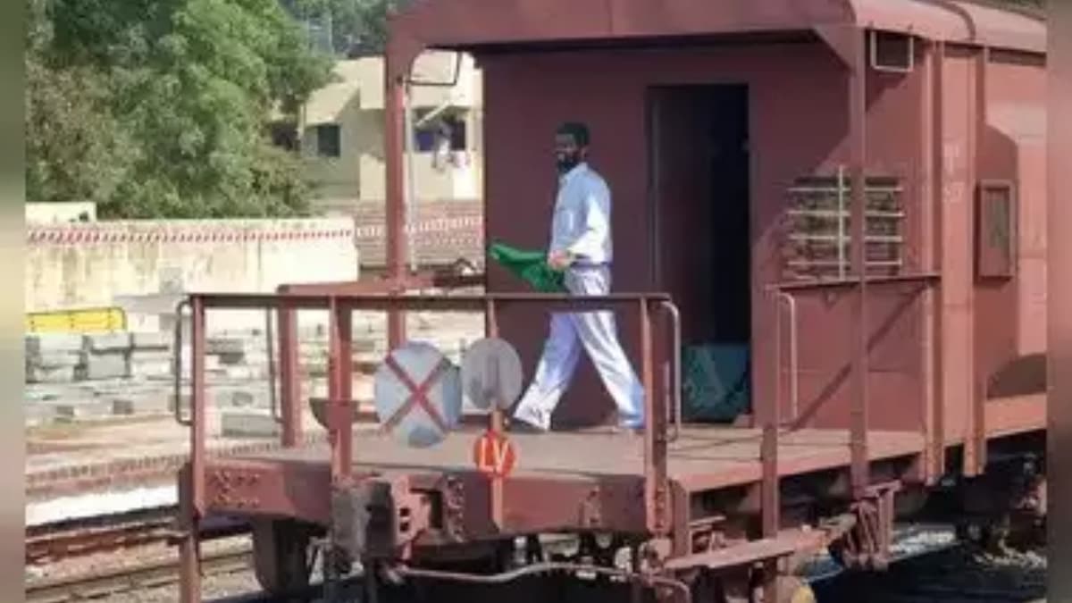 Railway guards' union oppose iron trunk replacement with trolley bags ...