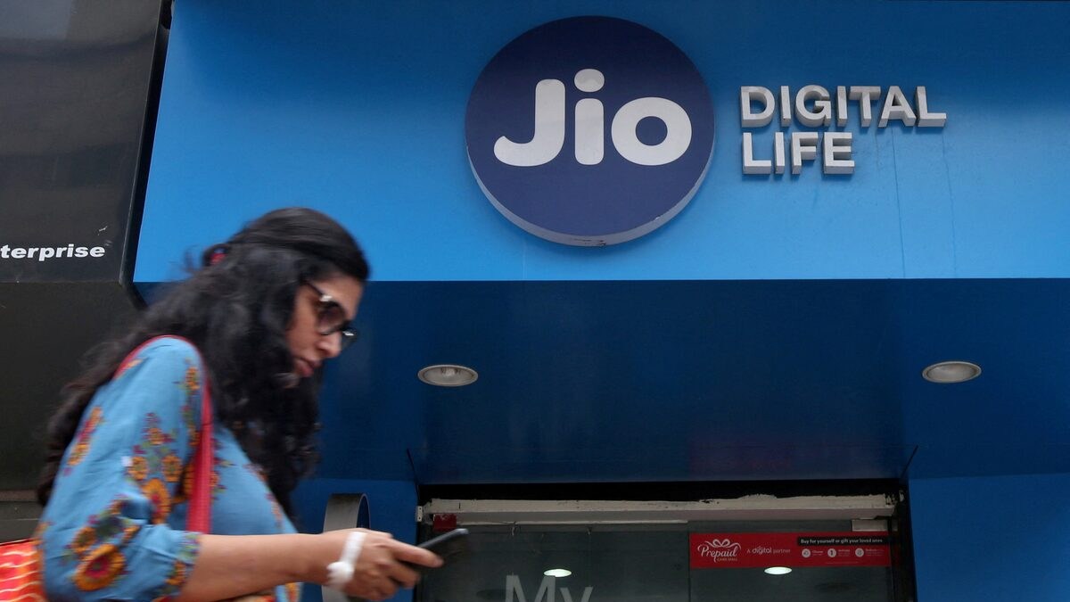Jio Rs 899 plan gets Rs 700 worth of ‘extra’ benefits including Zomato ...