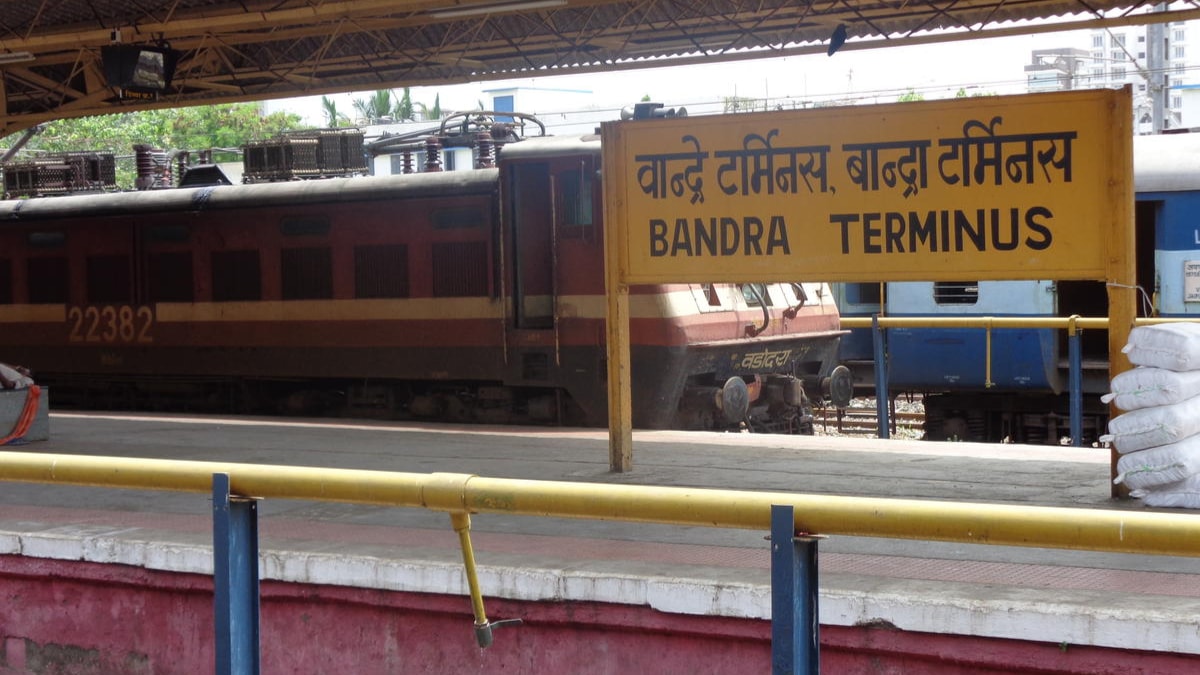Bandra Railway Station Stampede: Central Railway imposes platform ...