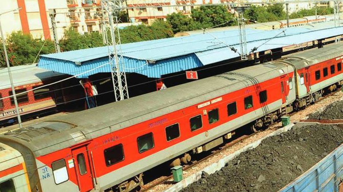 Mumbai-Howrah Mail Bomb Threat: No suspicious objects found - Railways ...