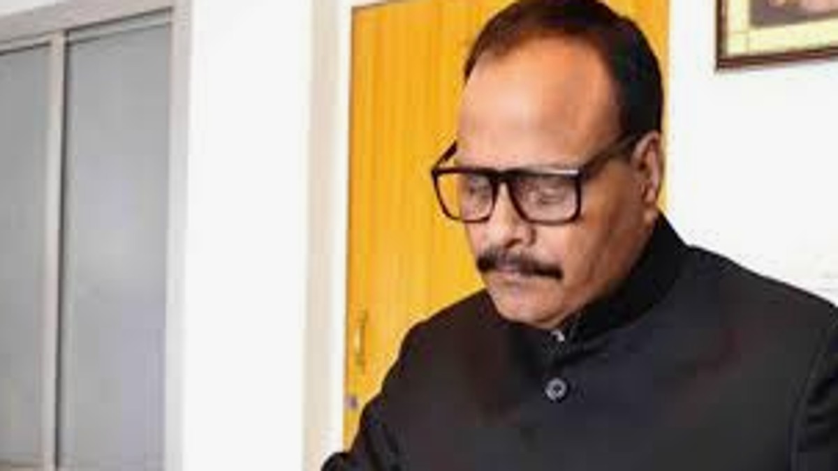 UP Deputy CM Brajesh Pathak orders special medicine counters for ...