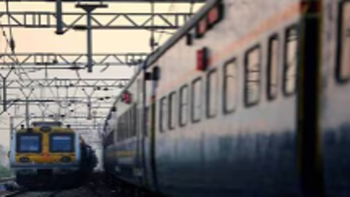 Railway Board reviews safety protocol for track and signal staff after ...