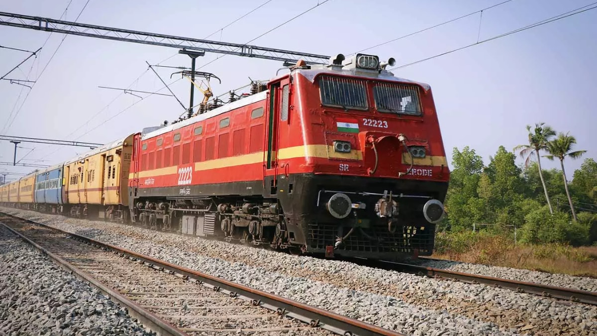 Western Railway operates 104 special trains from Udhna Junction ...