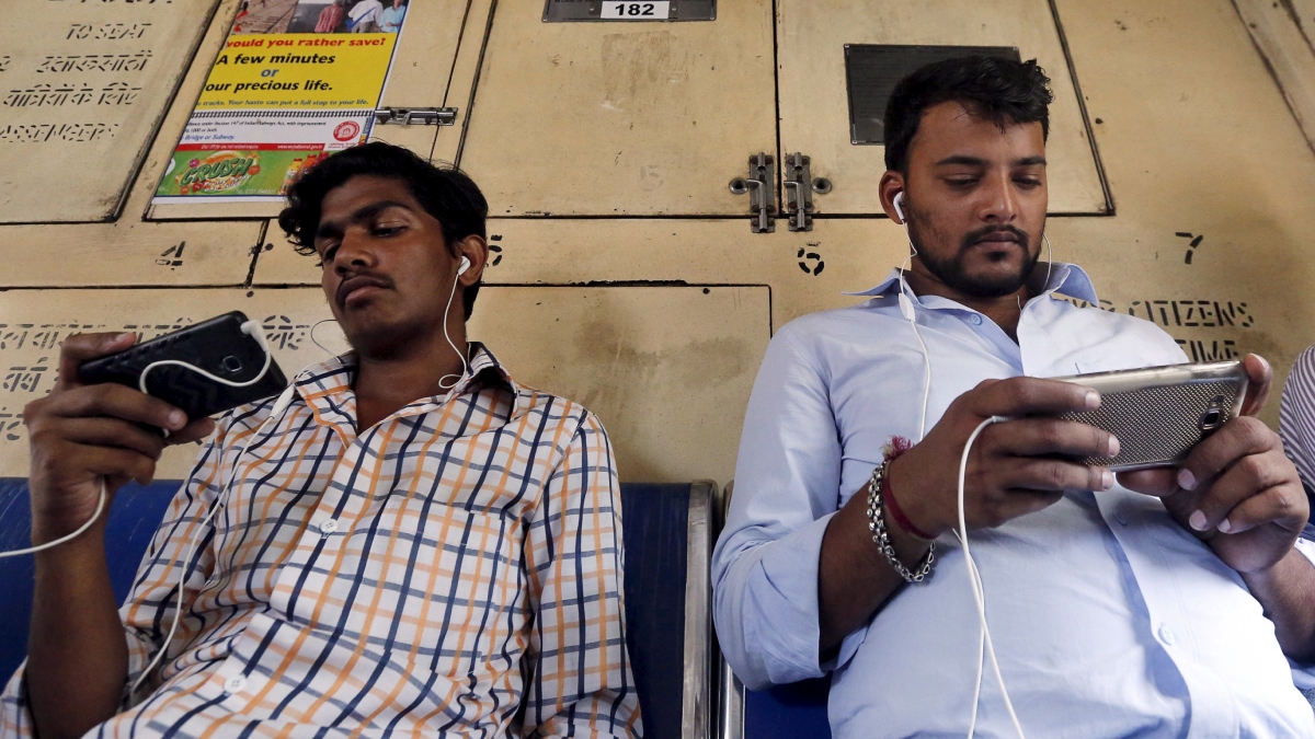 Kerala High Court issues directive on mobile phone usage during office ...
