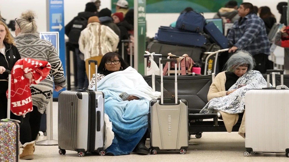 Passengers left in the cold as flight delays surge - Airlines/Aviation ...